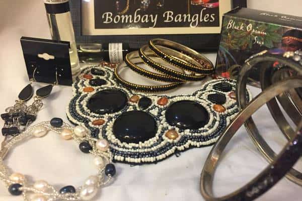 Bombay Bangles Reviews: Get All The Details At Hello Subscription!