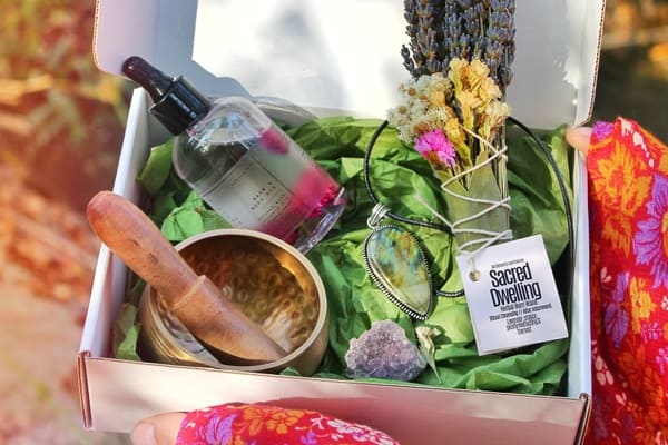 Divine Feminine Box Reviews: Get All The Details At Hello Subscription!