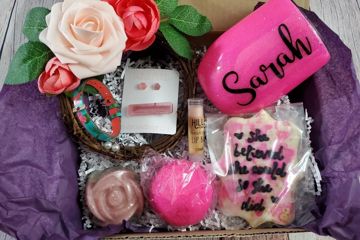 Bella Rose Designs Reviews: Get All The Details At Hello Subscription!