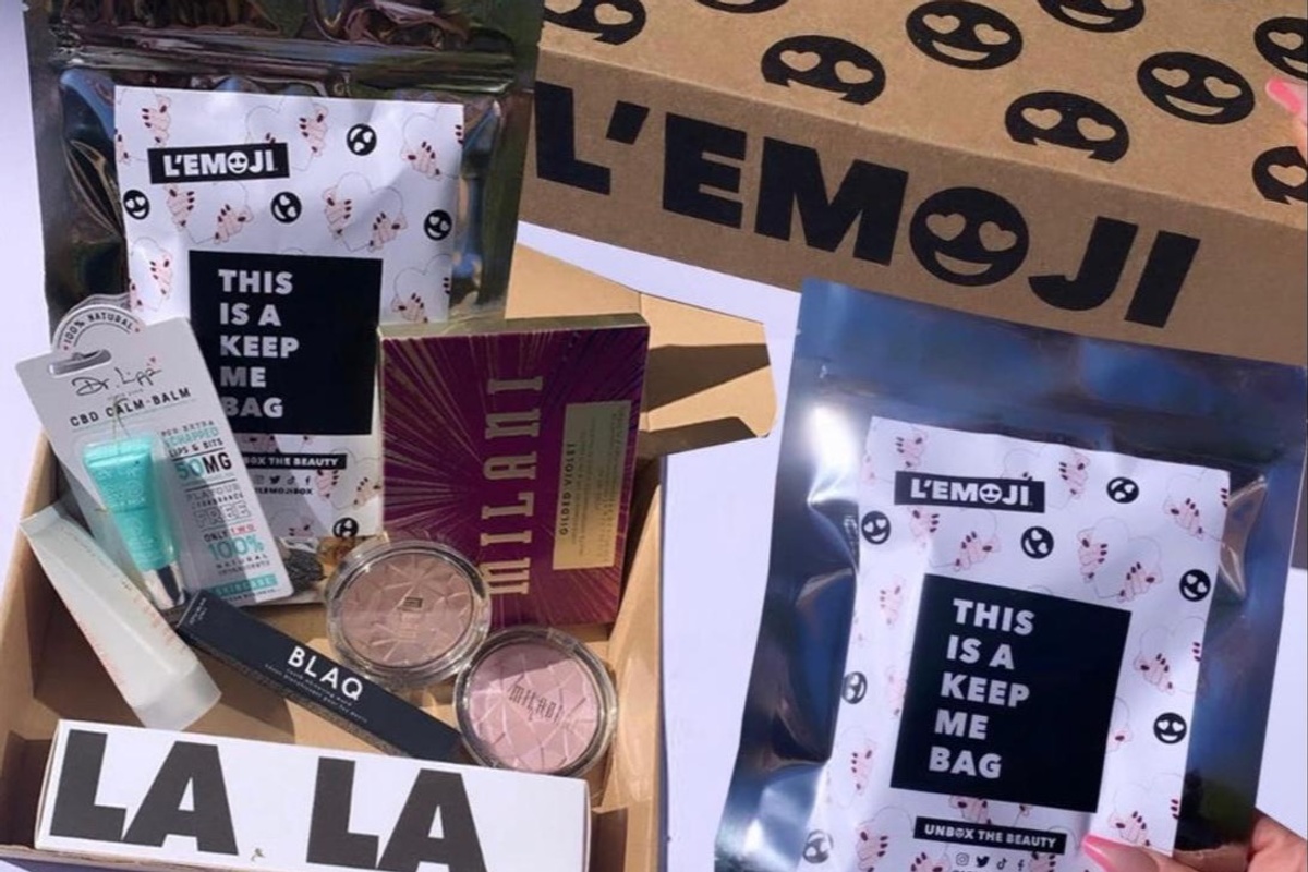 L’Emoji Box Reviews: Get All The Details At Hello Subscription!