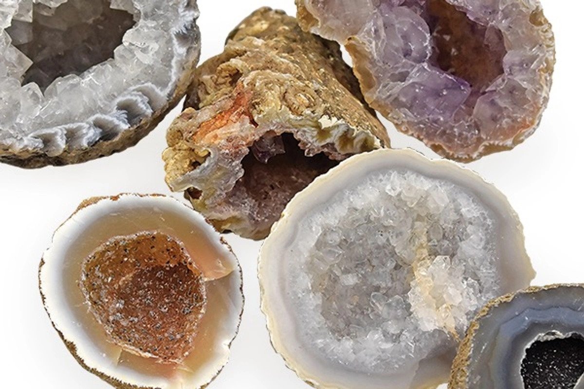 Geode Club Reviews: Get All The Details At Hello Subscription!